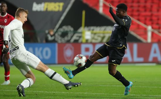 Antwerps Goalkeeper Jean Butez Anderlechts Francis Editorial Stock ...