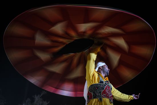 Egyptian Tradional Dancer Performs Tanoura Dance Editorial Stock Photo ...