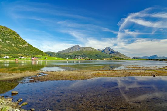 Crystal Clear Bay Shallow Water Green Editorial Stock Photo - Stock ...