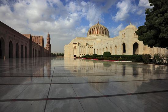 Great Sultan Qabus Mosque Muscat Main Editorial Stock Photo - Stock ...