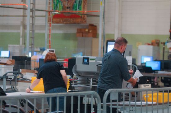 Election Workers Load Ballot Counting Machine Editorial Stock Photo ...