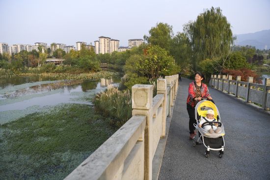 People Visit Shuanggui Lake National Wetland Editorial Stock Photo ...