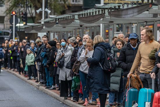 Large Queues Victoria Bus Station London Editorial Stock Photo - Stock ...