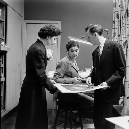 Freda Diamond C Talking Colleagues Office Editorial Stock Photo - Stock ...