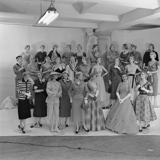 Anita Colby 2r Posing Mannequins 1954 Editorial Stock Photo - Stock ...