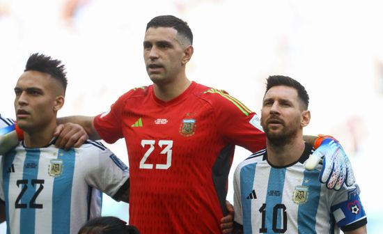 Lautaro Martinez Argentina Emiliano Martinez Goalkeeper Editorial Stock ...