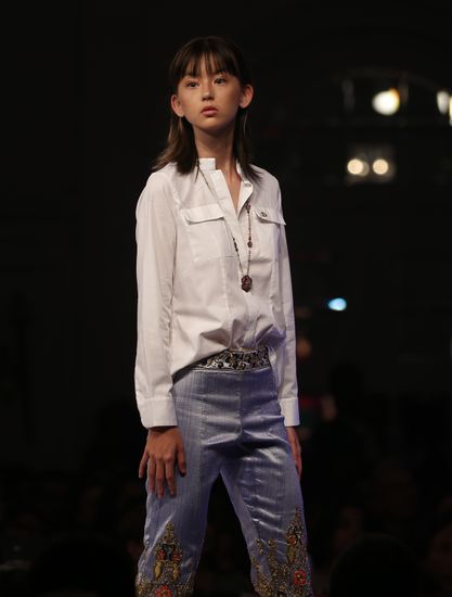 Model Walks Runway Presenting Creation Asanka Editorial Stock Photo ...