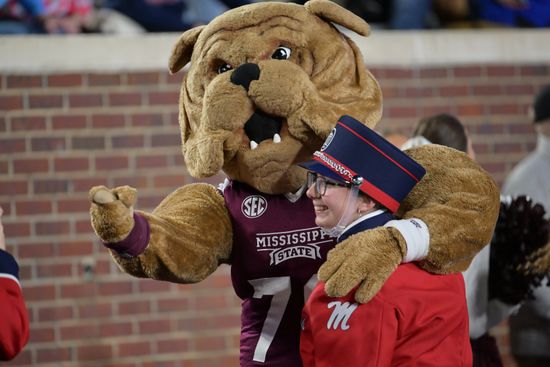 Mississippi State Bulldogs Mascot Bully Posing Editorial Stock Photo ...