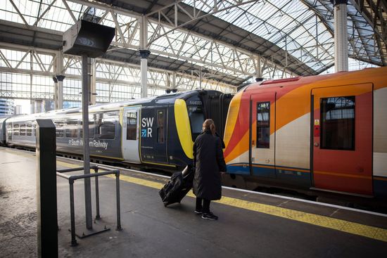Passengers Board Train Waterloo Station London Editorial Stock Photo ...