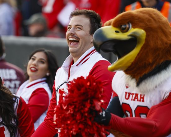 Utah Cheerleaders Utes Mascot Have Fun Editorial Stock Photo - Stock ...