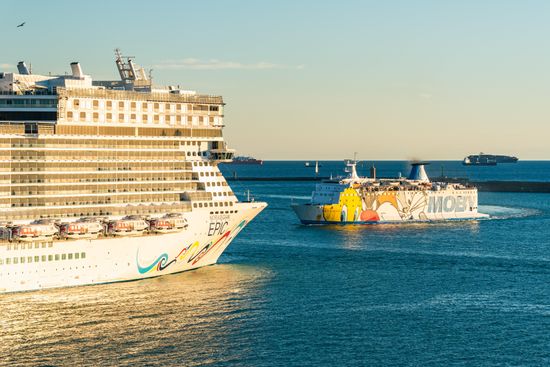 Norwegian Epic Moby Cruise Ships Port Editorial Stock Photo - Stock ...