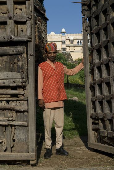 Servant Karni Fort Bambora Palace Hotel Editorial Stock Photo - Stock ...