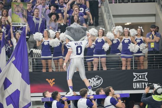 Kansas State Wildcats Mascot Willie Performing Editorial Stock Photo ...