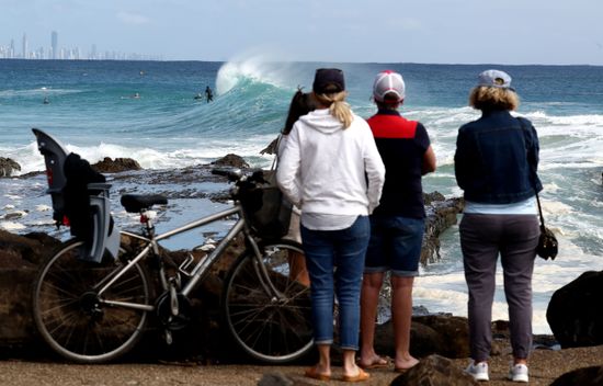 People Observe Large Swell Snapper Rocks Editorial Stock Photo - Stock ...