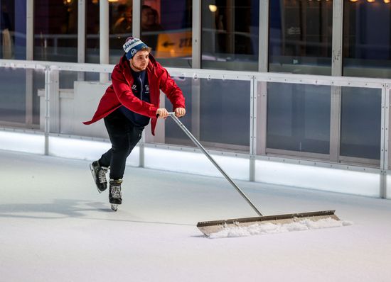 Workers Skim Ice Somerset House Ice Editorial Stock Photo - Stock Image ...