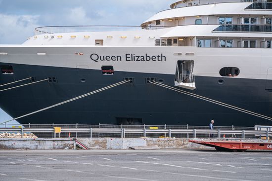 Queen Elizabeth Luxury Cruise Ship Operated Editorial Stock Photo ...