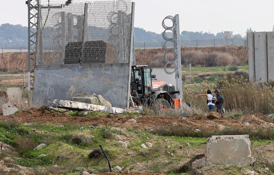 Israeli Workers Work Near Border Gaza Editorial Stock Photo - Stock ...