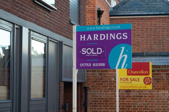 Sold Sign Outside House Windsor Cost Editorial Stock Photo - Stock ...