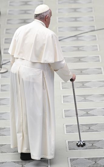 Pope Francis Using Cane Walks During Editorial Stock Photo - Stock ...