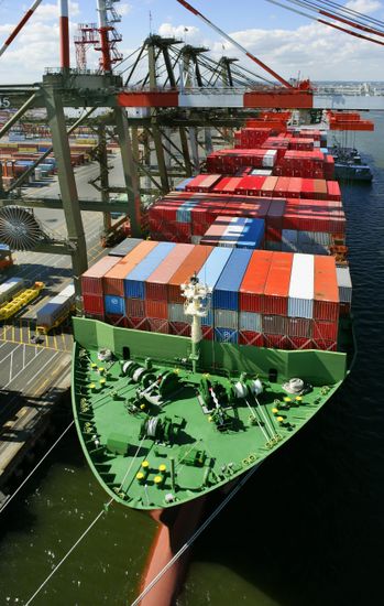 Container Ship Loading Port Elizabeth Nj Editorial Stock Photo - Stock ...
