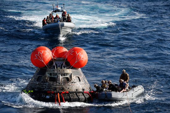 Us Navy Divers Attach Winch Cables Editorial Stock Photo - Stock Image ...