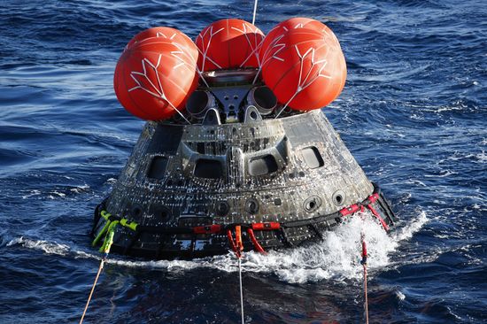 Nasas Orion Capsule Towed During Recovery Editorial Stock Photo - Stock ...