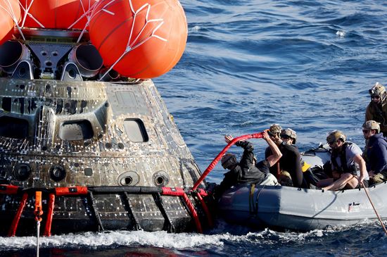 Us Navy Divers Attach Tending Line Editorial Stock Photo - Stock Image ...