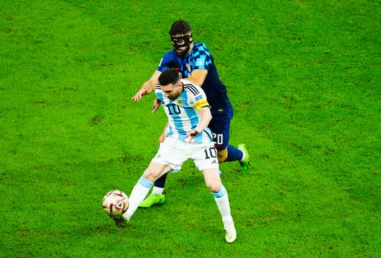 Josko Gvardiol Croatia Tackles Lionel Messi Editorial Stock Photo ...