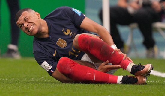 Kylian Mbappe France Frustrated Look After - Foto de stock de contenido ...