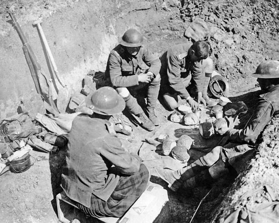Gordon Highlanders Cutting Rations Reserve Trench Editorial Stock Photo ...