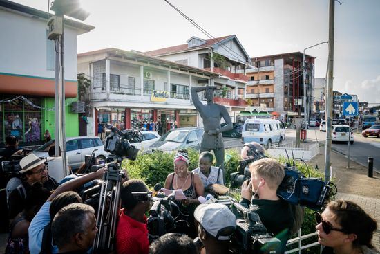 Paramaribo Woman Reads Statement Statue Kwakoe Editorial Stock Photo ...