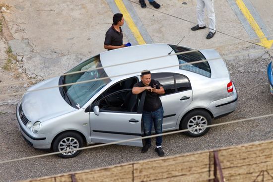 Maracaibovenezuela19122021 Venezuelan Looks His Cell Phone Editorial ...