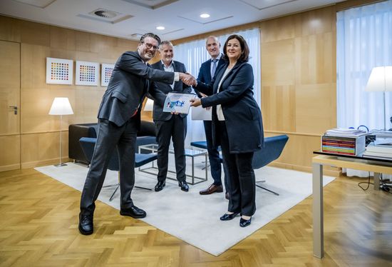20220610 083701 Hague Edwin Velzen Chairman Editorial Stock Photo ...