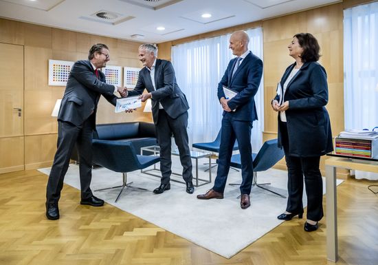 20220610 083711 Hague Edwin Velzen Chairman Editorial Stock Photo ...