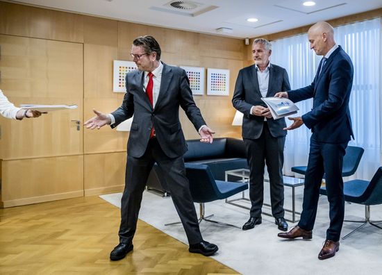 20220610 083654 Hague Edwin Velzen Chairman Editorial Stock Photo ...