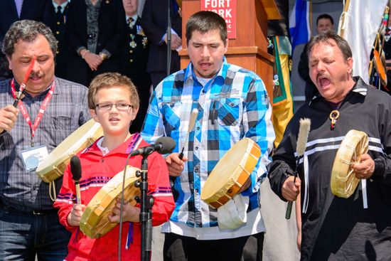 Group Canadian First Nations Male Musicians Editorial Stock Photo ...