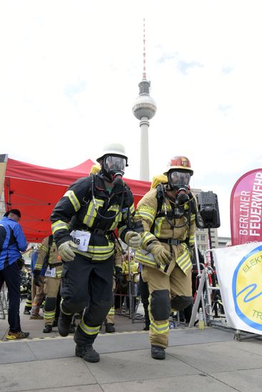 Firefighter Stair Run Firefighters Full Protective Editorial Stock ...