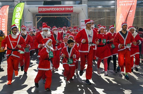 People Dressed Santa Clauses Run During Editorial Stock Photo - Stock ...