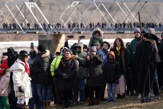 Spectators Watch Revolutionary War Reenactors Gather Editorial Stock ... Spectators Watch Revolutionary War Reenactors Gather Editorial Stock ...