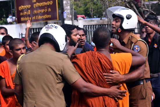 Buddhist Monks Conversation Sri Lankan Police Editorial Stock Photo ...
