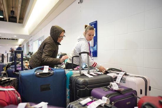 Southwest Airlines Baggage Services Center Agents Editorial Stock Photo ...