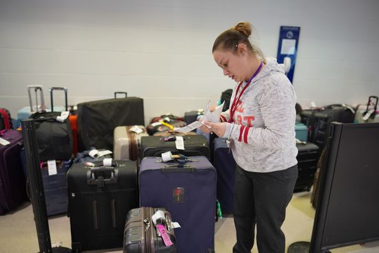 Southwest Airlines Baggage Services Center Agents Editorial Stock Photo ...