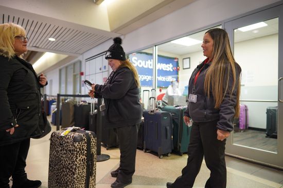 Southwest Airlines Baggage Services Center Agents Editorial Stock Photo ...
