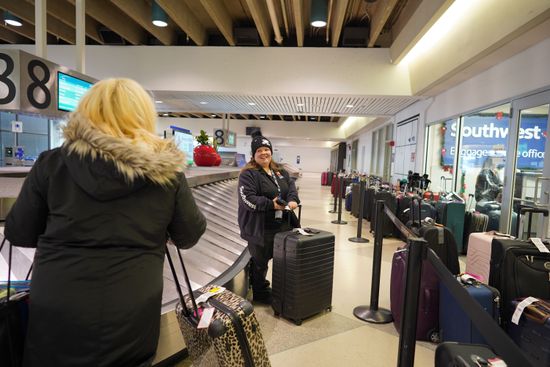 Southwest Airlines Baggage Services Center Agents Editorial Stock Photo ...