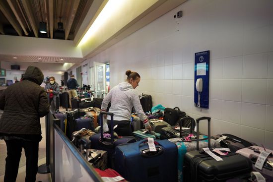 Southwest Airlines Baggage Services Center Agents Editorial Stock Photo ...