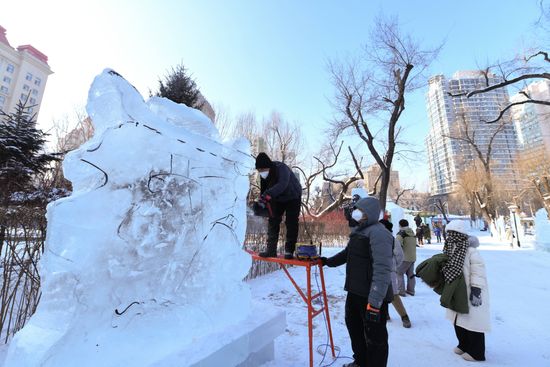 Contestants Work On Ice Sculpture During Editorial Stock Photo - Stock ...