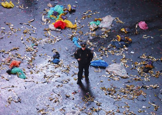 Nypd Police Officer Walks Through Confetti Editorial Stock Photo ...
