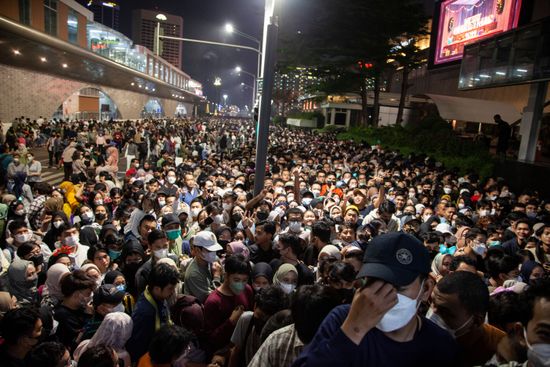 Peoples Crowd Front Entrance Gate Mrt Editorial Stock Photo - Stock ...