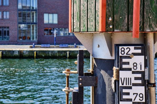 Concept Surveying Gauges Measuring Water Level - Foto de stock de ...