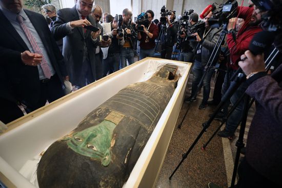 Reporters Take Photographs Ancient Egyptian Artefact Editorial Stock ...